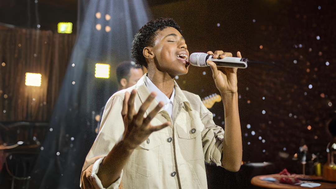 João Gabriel estreia na Gold Music com "O Deus de Milagres" - NT Gospel